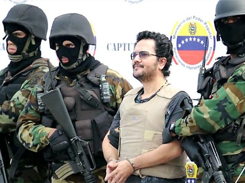 Capo del narcotráfico colombiano es extraditado de Venezuela