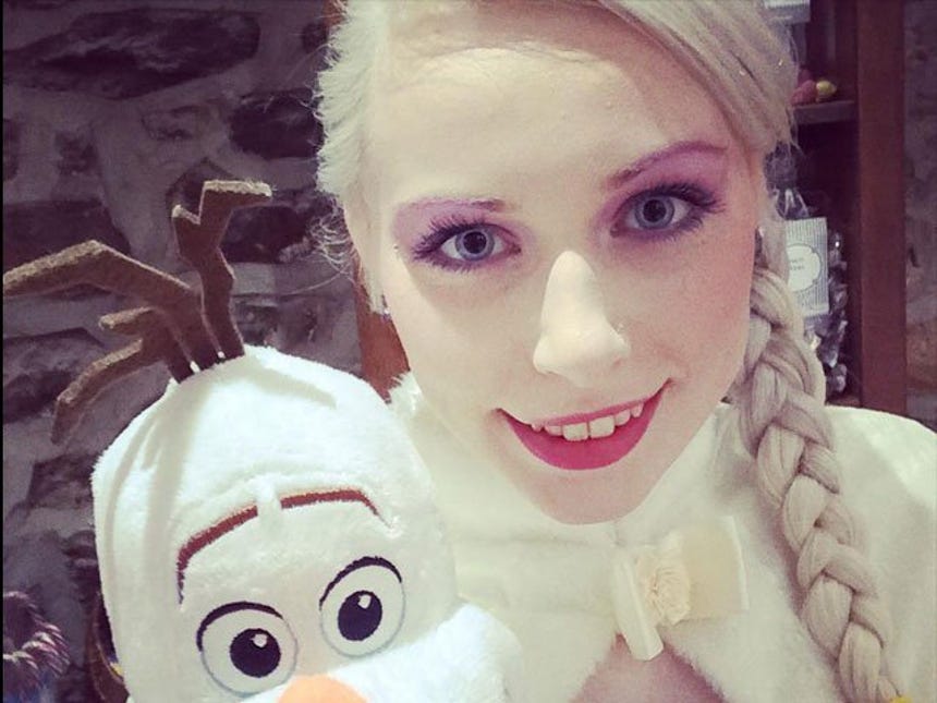 Frozen: conoce a Alexandra Jenkins, la ´Reina Elsa´ humana