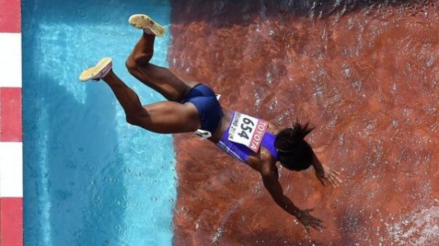 YouTube: Rolanda Bell y su espetacular caída de cara en el Mundial de ...