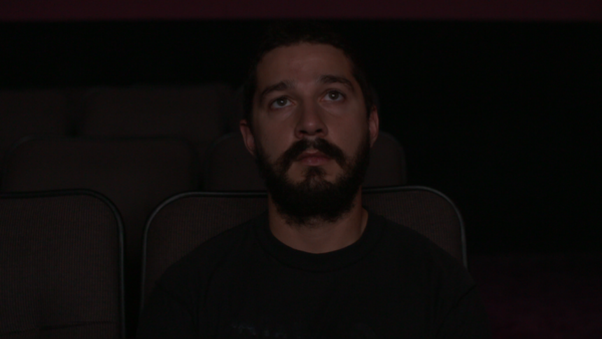 Shia LaBeouf orina en público a plena luz del día