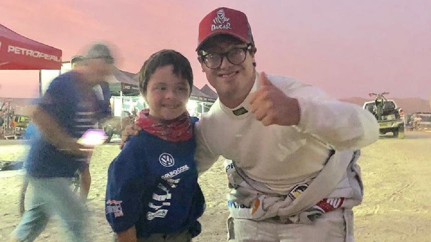 Dakar 2019: Lucas Barrón y el pequeño niño que lo esperó para celebrar ...