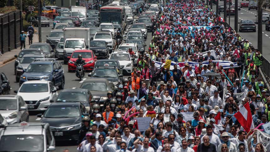 Grupos 'provida' protestan en Lima contra la "agenda progresista" de la OEA