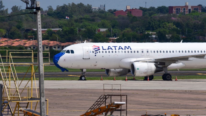 Paraguay: avión aterrizó de emergencia en Asunción sin un motor por ...