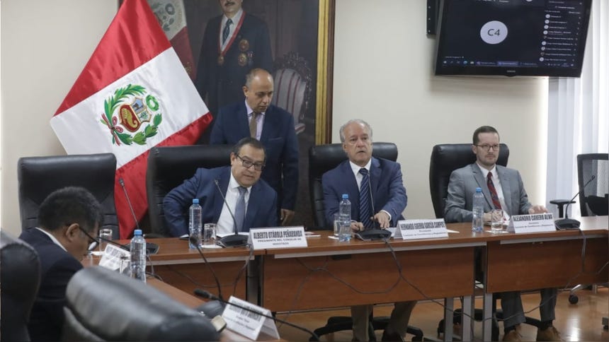 Comisión de Constitución debatirá hoy proyecto para que la presidenta ...