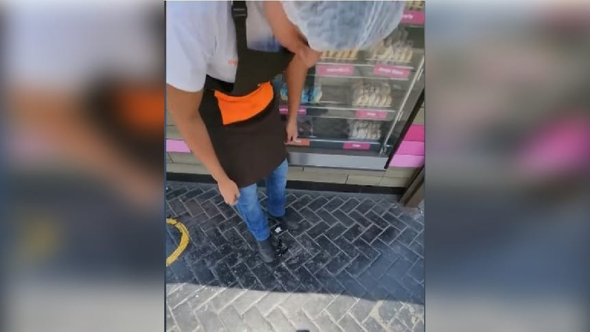 Dunkin Donuts despide a trabajador que usaba lentes con cámara para ...