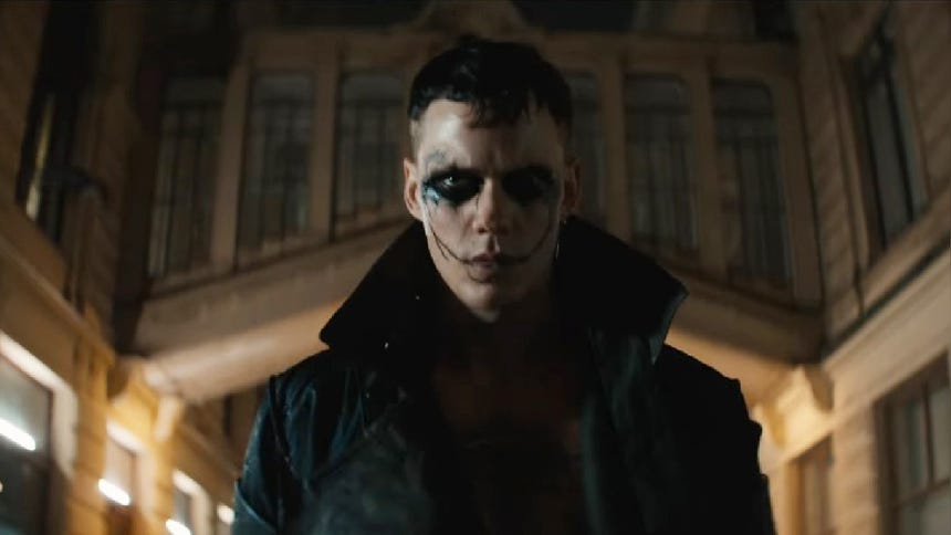 El cuervo: remake con Bill Skarsgard presenta su primer tráiler oficial
