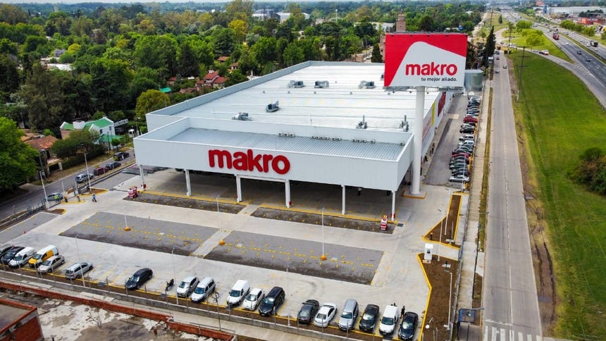 Makro puso en venta sus 24 sucursales en Argentina