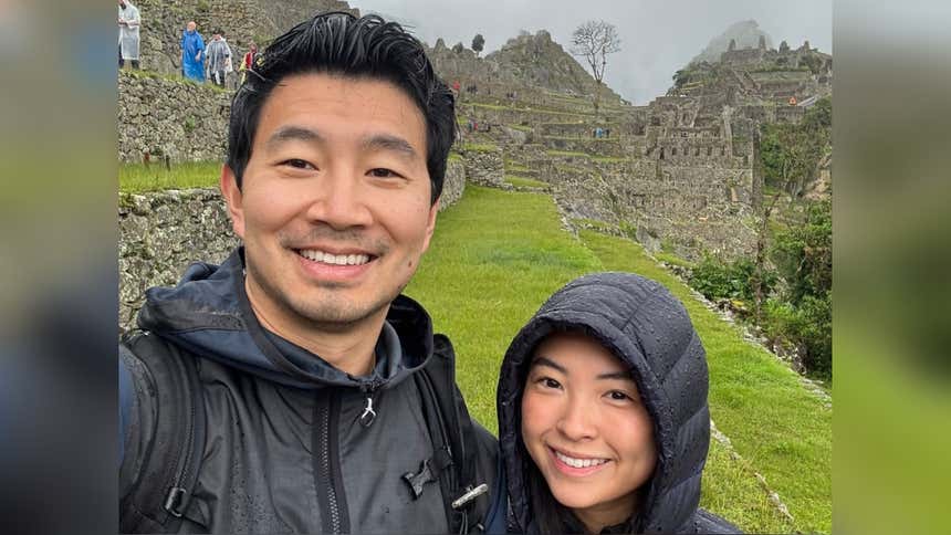 Año Nuevo: Simu Liu, actor de Shang-Chi y Barbie, publicó fotos en ...