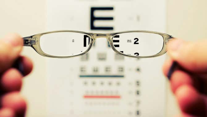 ¿Cuándo es el momento de usar lentes? Estas señales indican que los ...