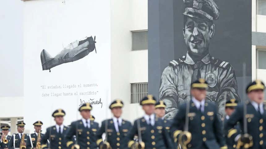 Cambio de comandante general de la FAP: tras 40 años de servicio, cesan ...