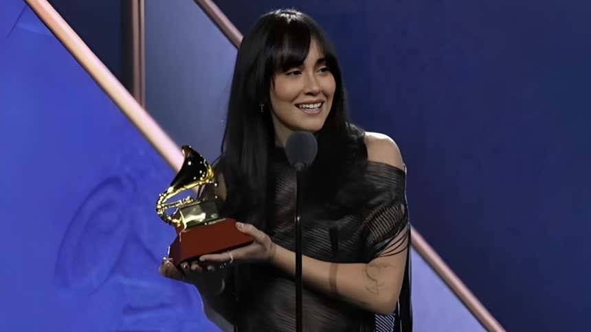 Latin Grammy 2025 | Aitana gana su primer Latin Grammy: "Esto es muy ...