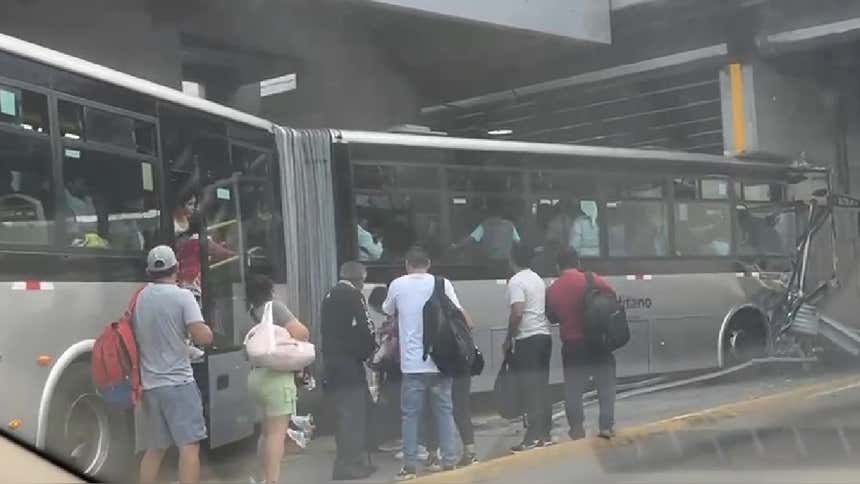 Accidente del Metropolitano: bus chocó contra la estructura del puente ...