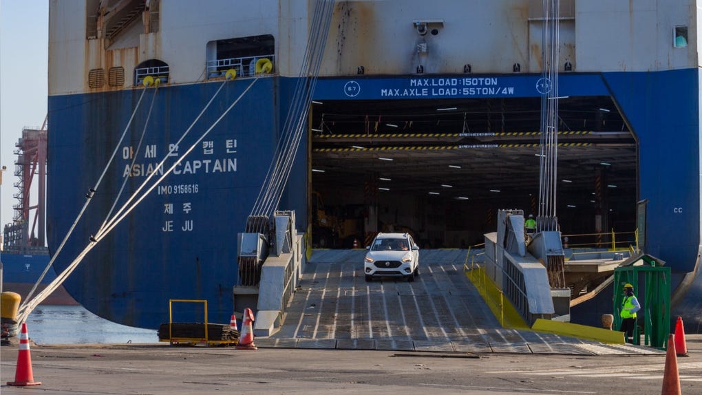 Puerto del Callao recibe 6.000 autos en una sola nave y marca récord de ...