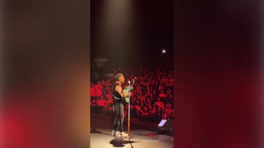 Alejandro Sanz y Stephanie Cayo cantan a duo tema Corazón Partio en ...