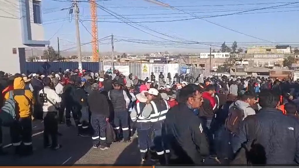 Arequipa: Paro de obreros de Construcción Civil paraliza ejecución de ...